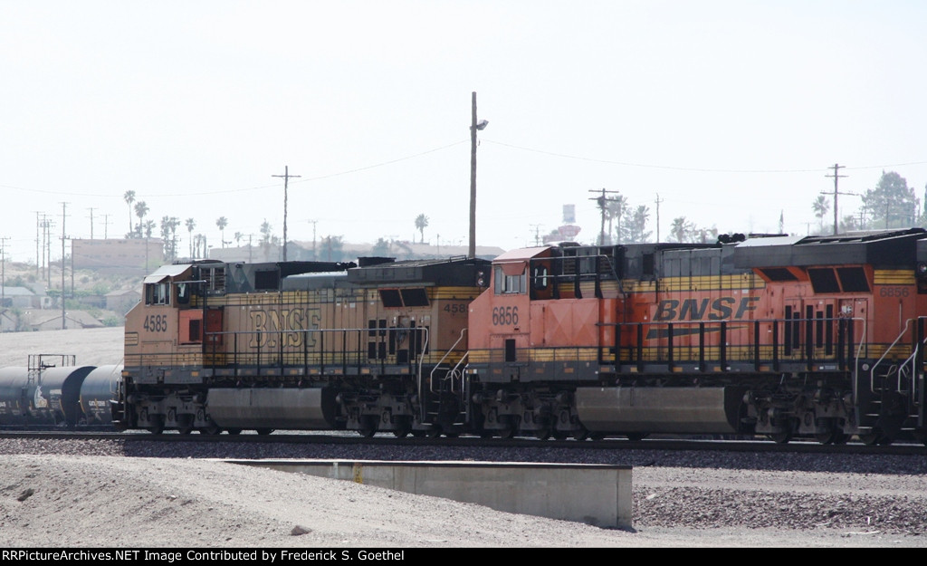 BNSF 4585